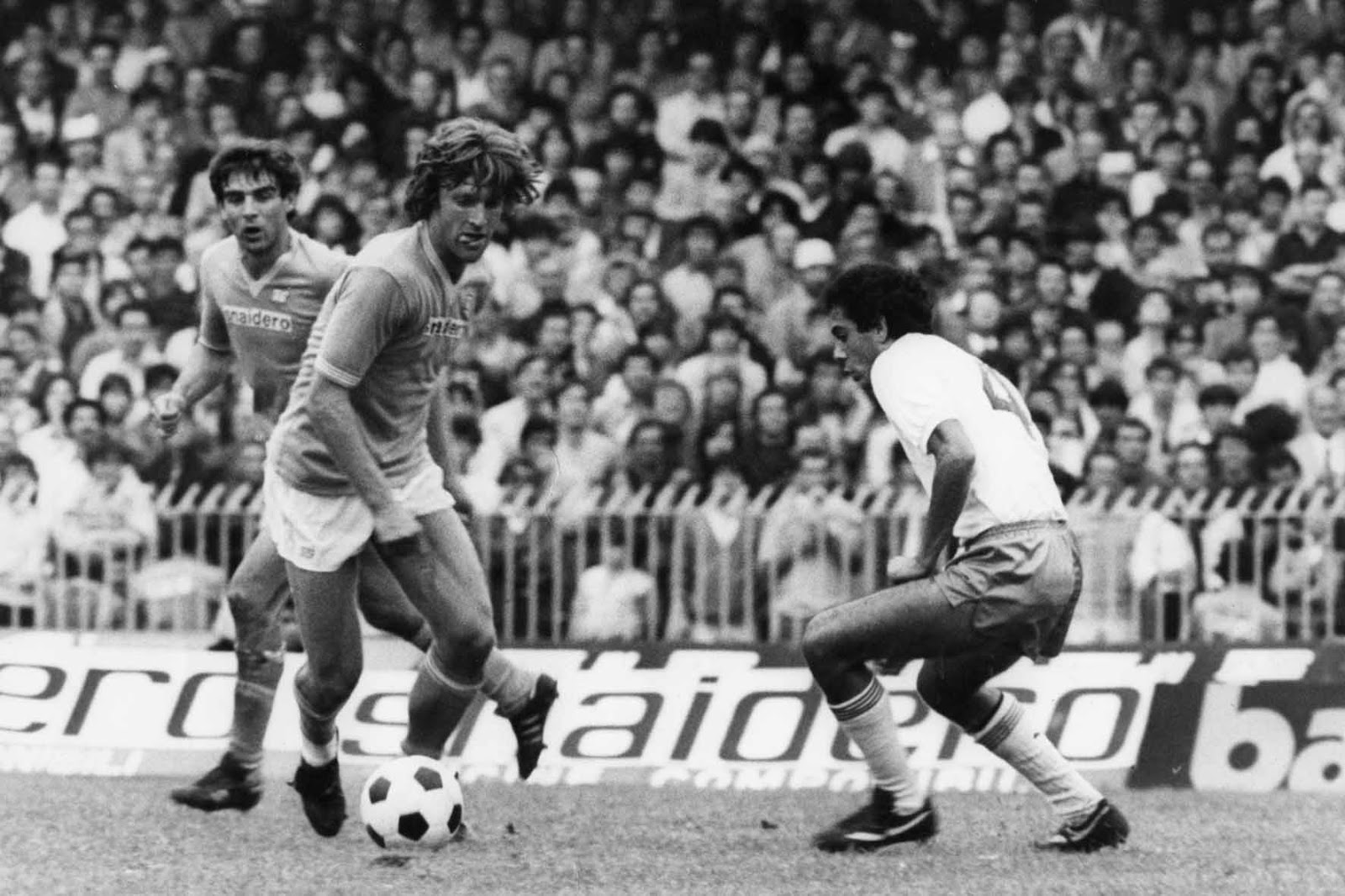 Ruud Krol foi um dos maiores defensores da história do Napoli e do ...