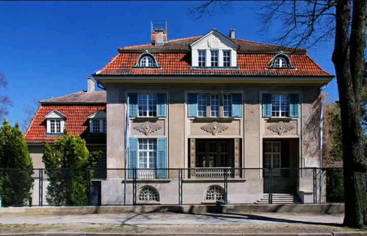 LA ESPINA ROJA: VILLA HERPICH, LA RESIDENCIA DE STALIN DURANTE LA ...