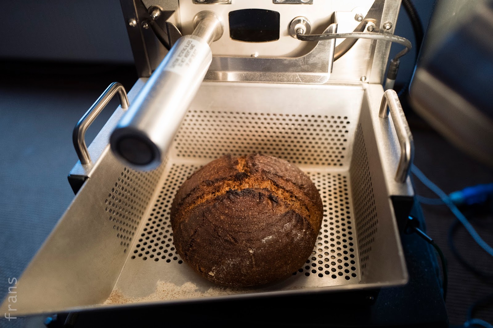 Coffee roaster cooling bread