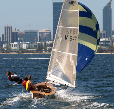 Observations in an undemocratic world: Australian Lightweight Sharpie ...