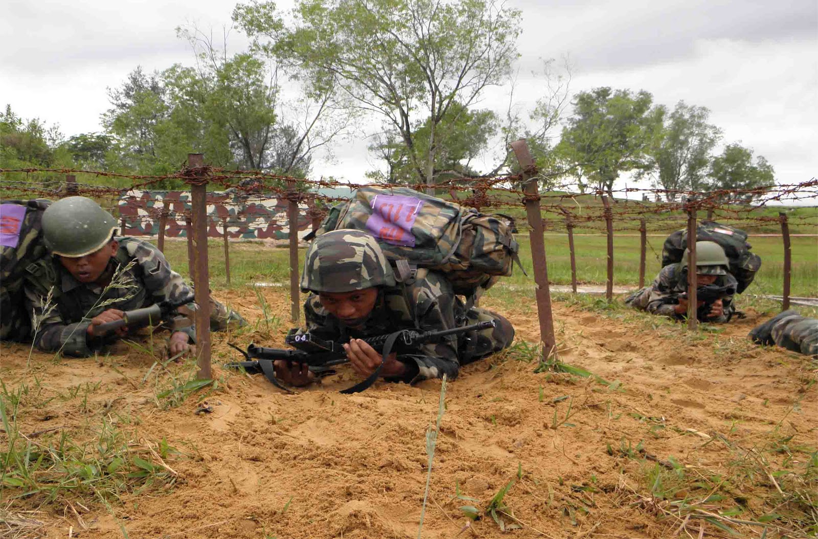 AGI IDUP AGI NGELABAN!!!: AKTIVITI MERENTAS HALANGAN