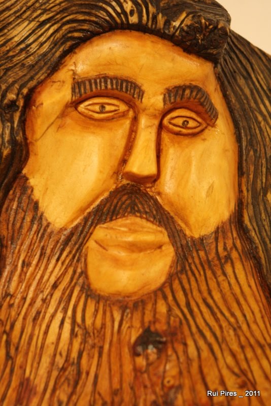 OLHAR d' OURO: EXPOSIÇÃO DE ESCULTURAS EM MADEIRA