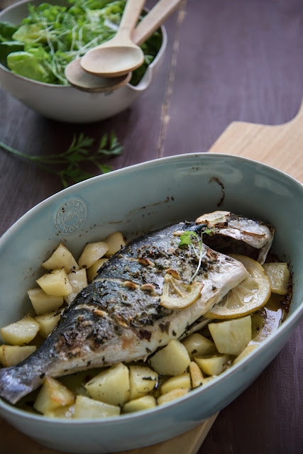 Frango do Campo: Dourada assada com ervas e limão