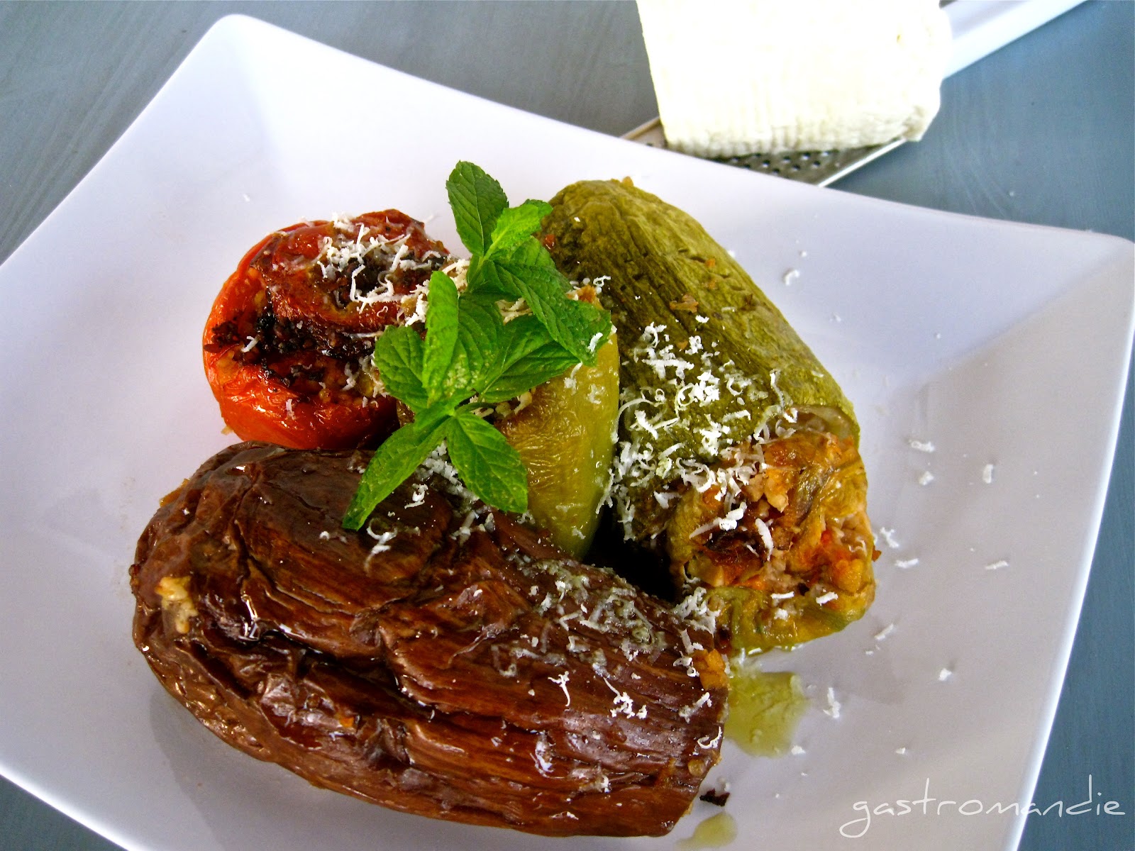 gastromandie: ΓΕΜΙΣΤΑ ΜΕ ΠΛΙΓΟΥΡΙ & ΛΑΧΑΝΙΚΑ