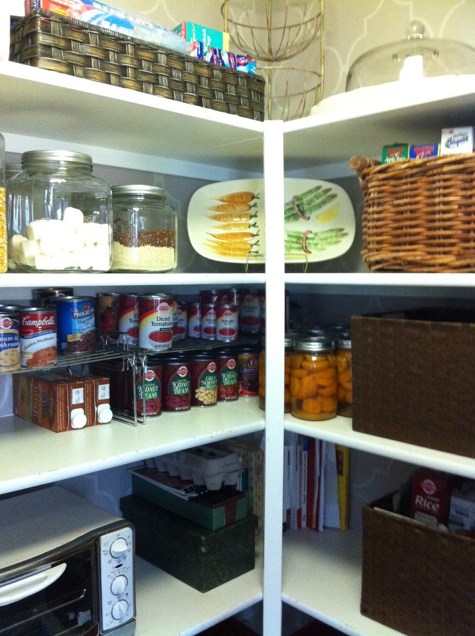 Freckle Face Girl: {Pretty} Pantry Organization