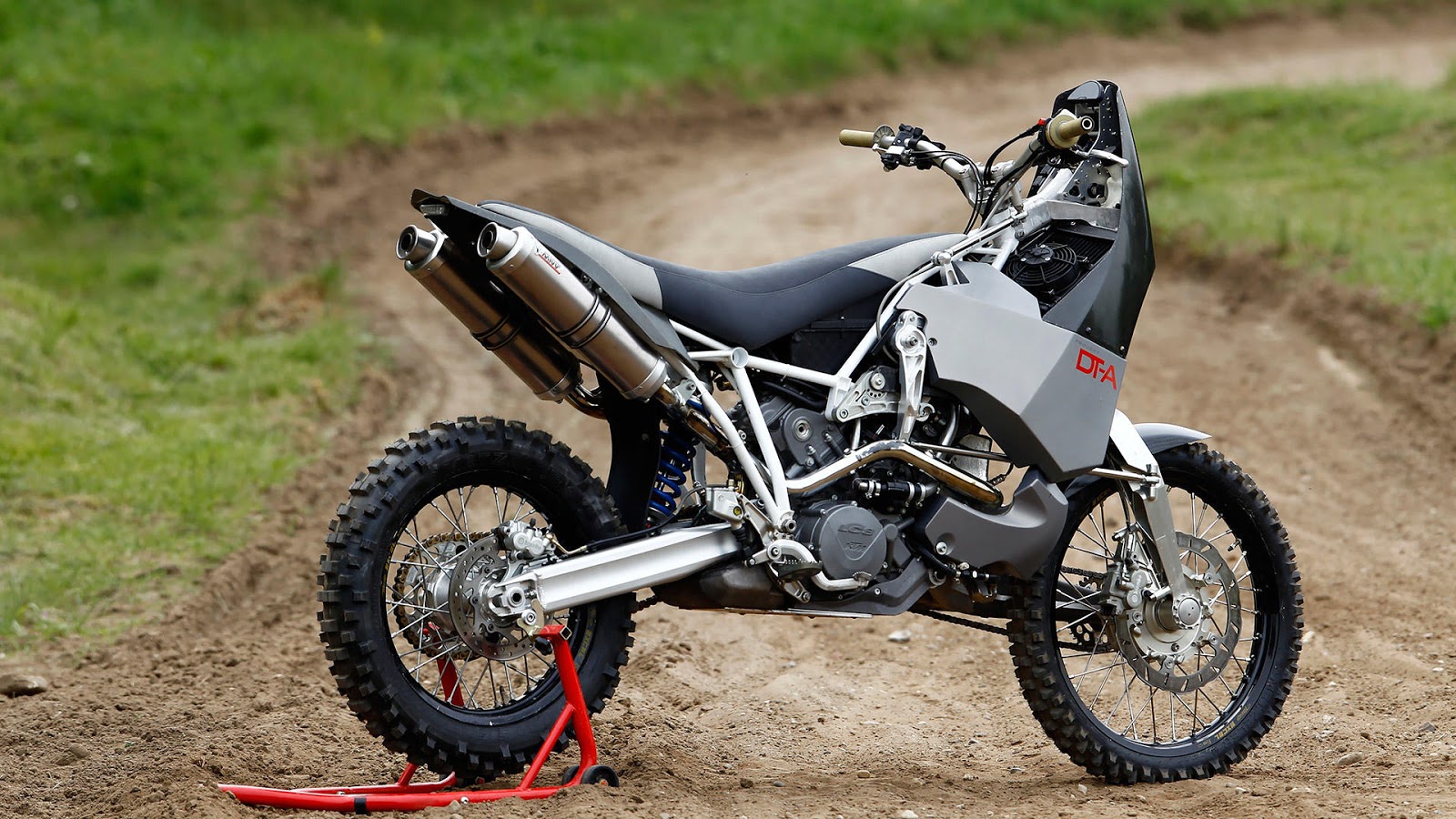 KTM 990 2WD | Projekt DT-A - RocketGarage - Cafe Racer Magazine