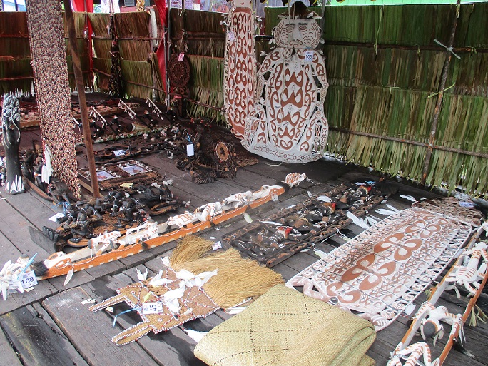 Travelplus Indonesia: Suku Asmat Lelang 200 Ukiran Terbaik Diujung ...