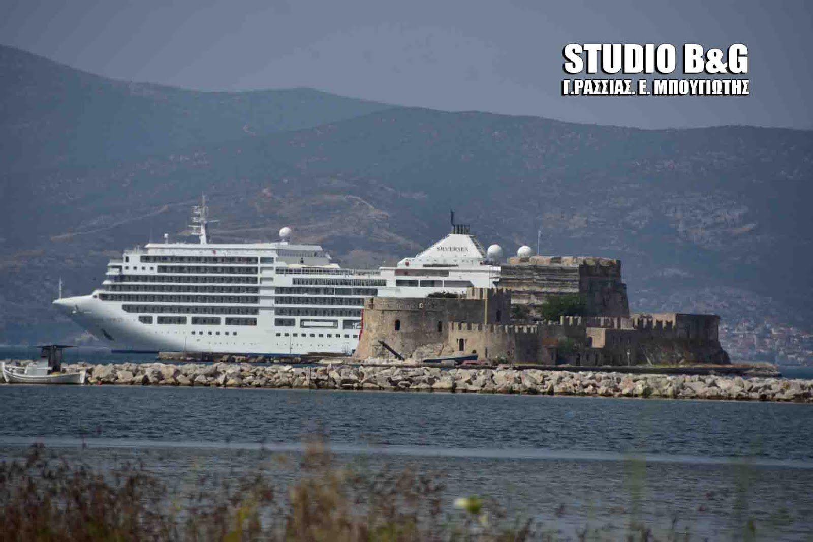 Φωτογραφία: ΤΟ ΠΟΛΥΤΕΛΕΣ ΚΡΟΥΑΖΙΕΡΟΠΛΟΙΟ SILVER SPIRIT ΣΤΟ ΝΑΥΠΛΙΟ ΜΕ ...
