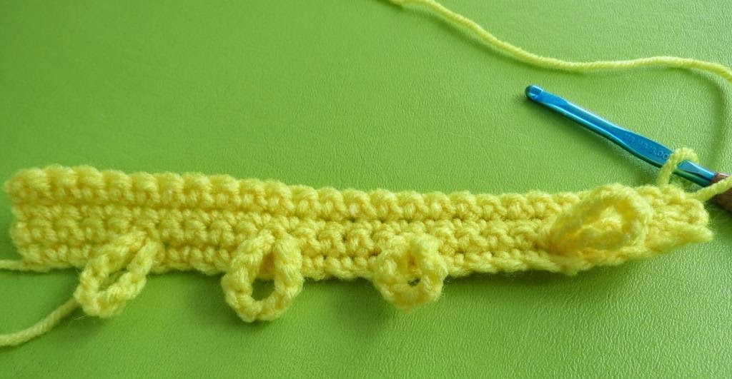 Sweet Bee Buzzings: Crochet Tutorial: Interlocking Loops