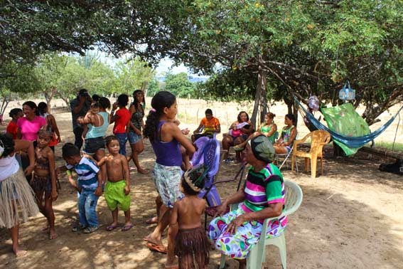 ASCOM-FUNAI (comunicação): ÍNDIOS ATIKUM NA BAHIA RECEBEM BARCO