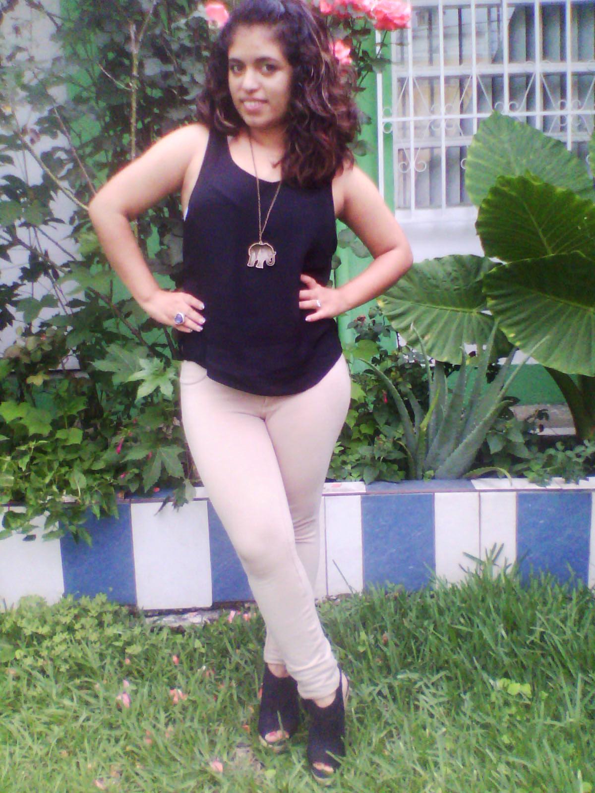 ANGIE'ALLSTYLE: PANTALON BEIGE + CAMISETA NEGRA