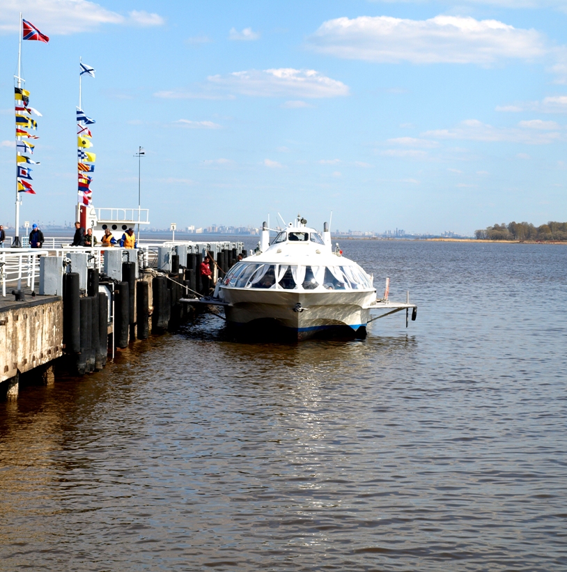 The Gondola Blog: Soviet Hydrofoils - "Meteors" in St. Petersburg