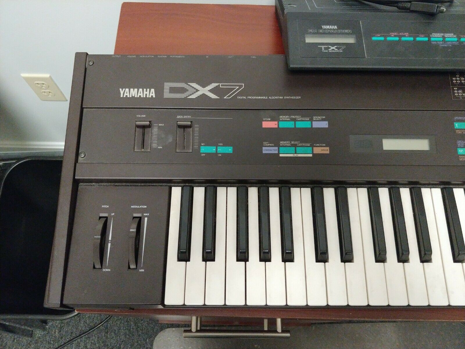 MATRIXSYNTH: Yamaha DX7 w/ TX7 & Extras