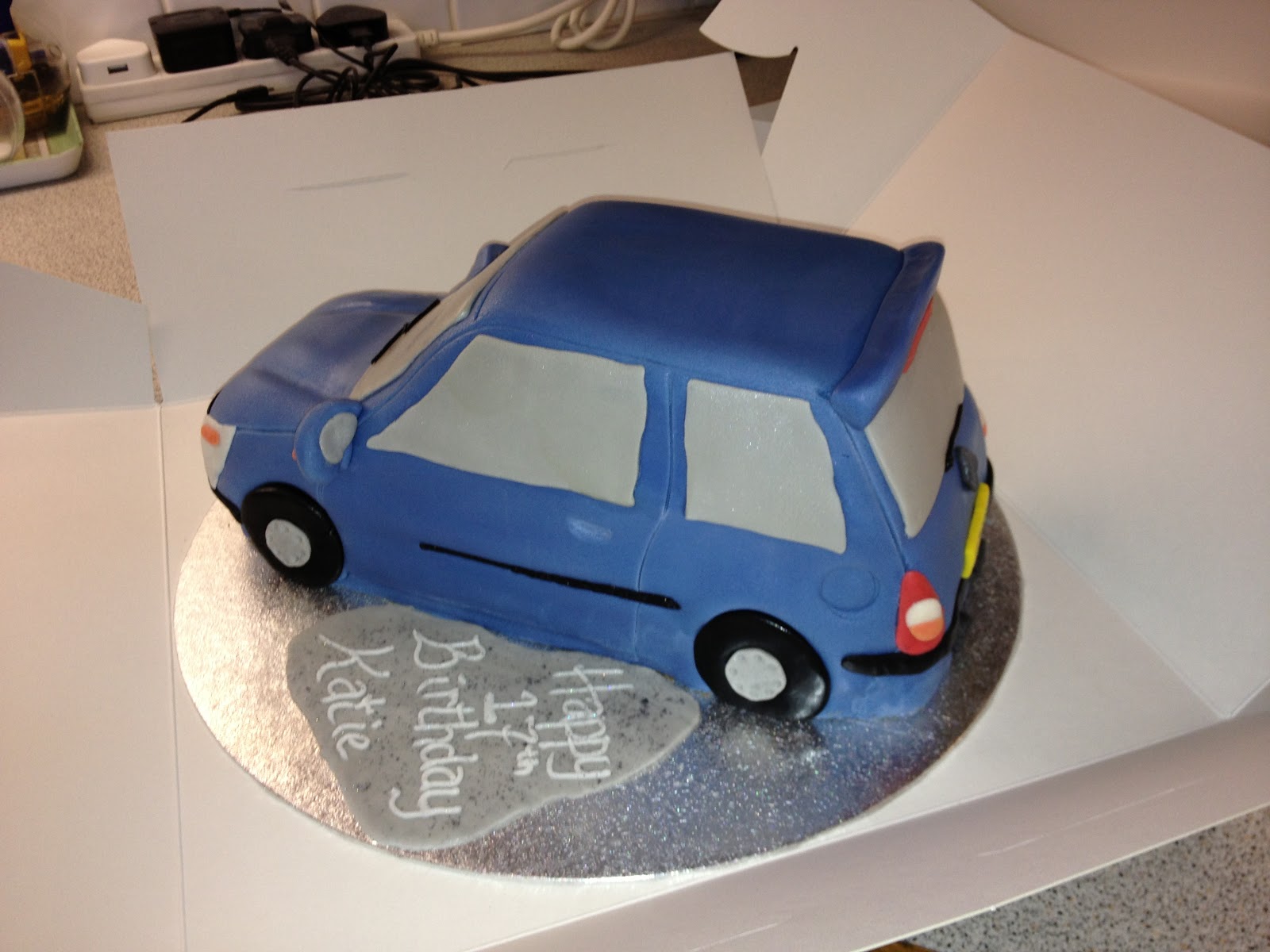 Nicky's Cakes: Another Renault Clio Cake
