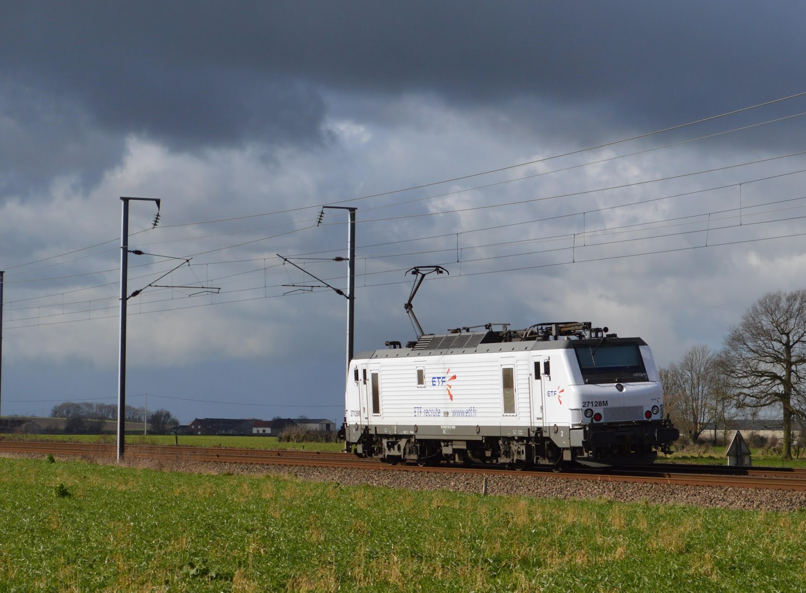 LA PASSION DU TRAIN: BB 27000 ETF de passage à Hazebrouck