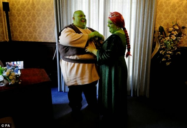 Photos: This Couple Dressed Up As Shrek & Princess Fiona For Their Wedding