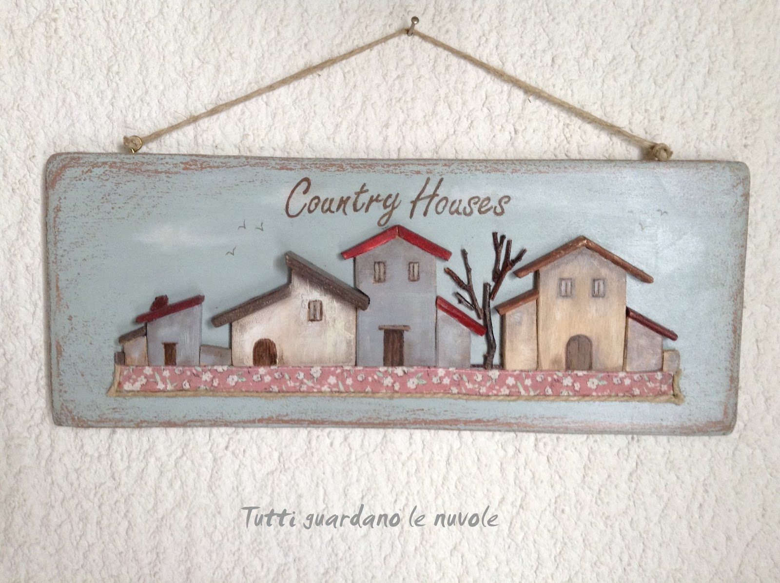 Tutti guardano le nuvole: Quadro in legno country