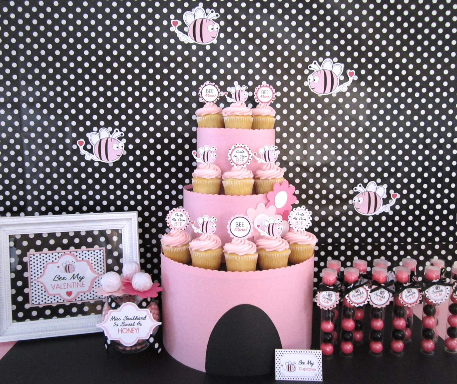 Sweeten Your Day Events: Bee Mine Valentine Class Party {treats}