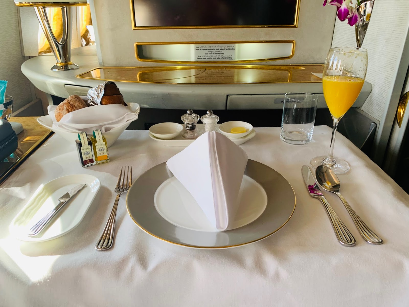 Review: Emirates EK417 First Class Boeing 777-300ER Sydney to Dubai ...