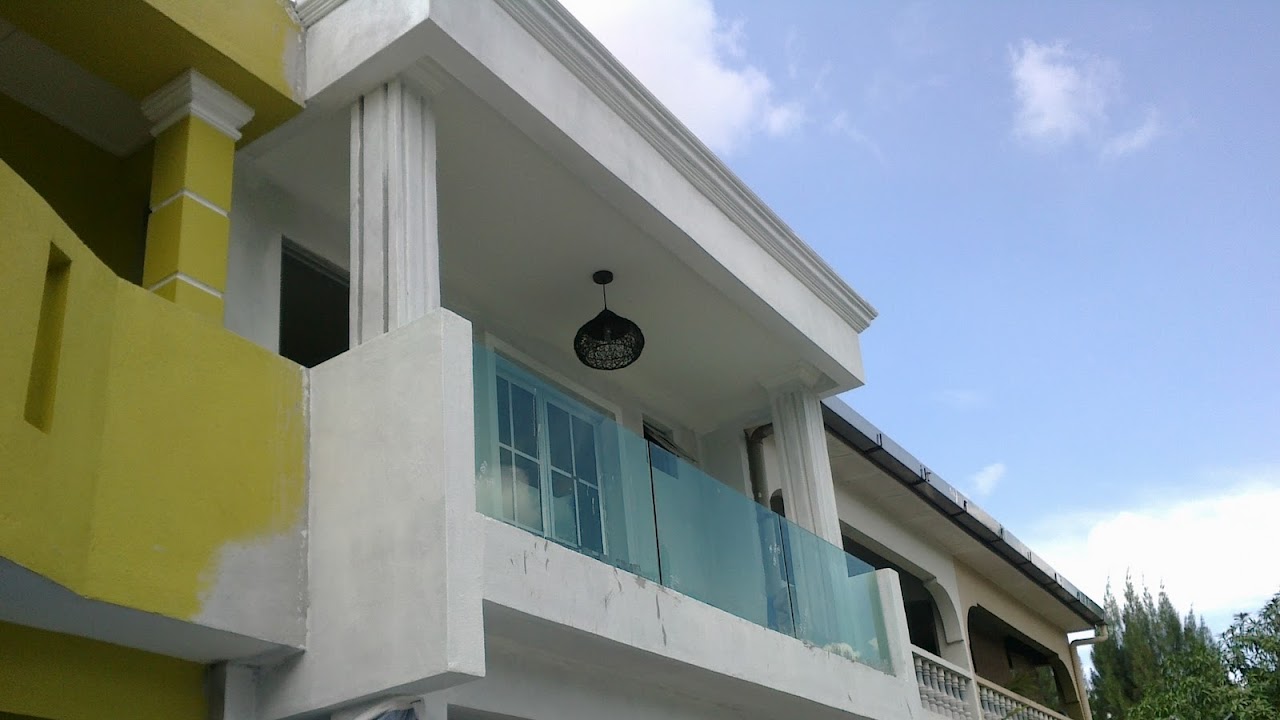 balkoni rumah teres dua tingkat - Neil Black