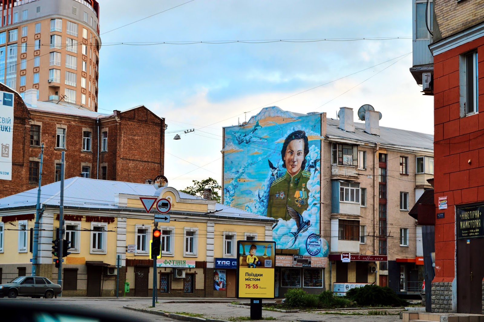 Random street photography in Kharkiv Ukraine 2019 | WORLDVIEWCAPTURE