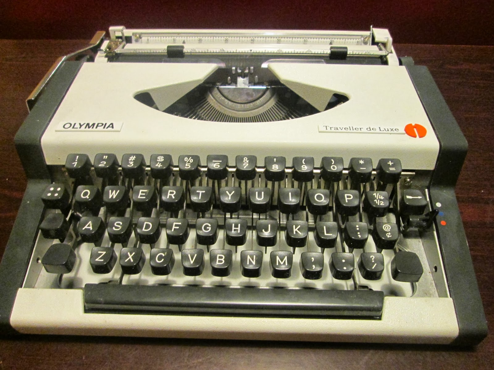 Royal Typewriters: Olympia Traveller deLuxe, 1979