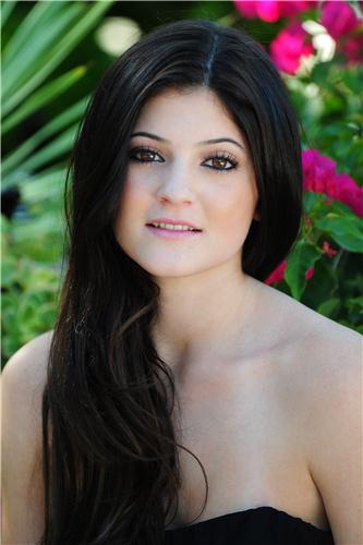 Lovelystars 9 20 2011 Kylie Jenner Takes A Break During Filming