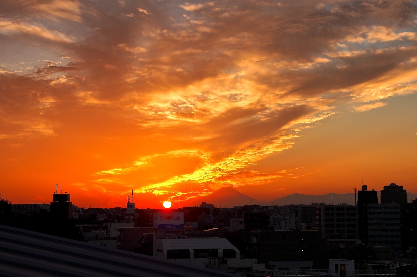 ACHIKOCHI: Sunset in Yokohama