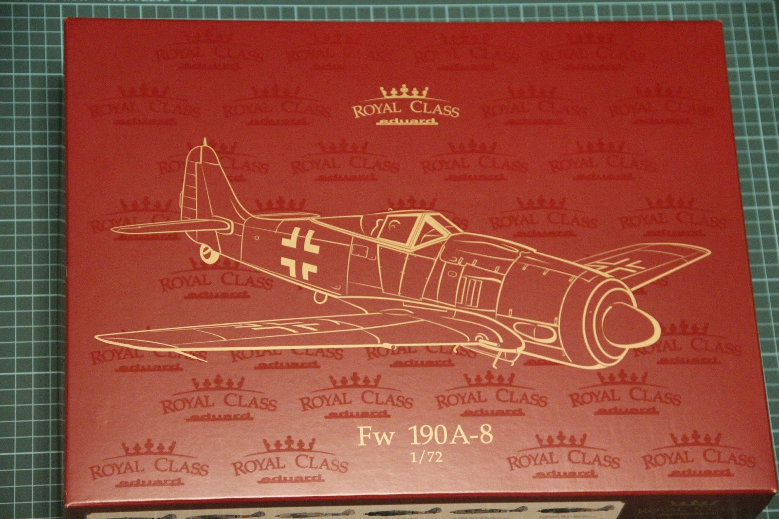 Eduard 1/72 Fw 190A-8 Royal Class (R0012) - DetailScaleView