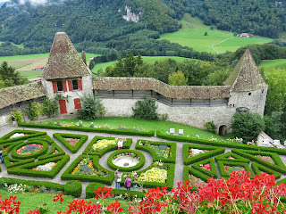 Graham Shea's Blog: The alien in the castle: Giger and Gruyères