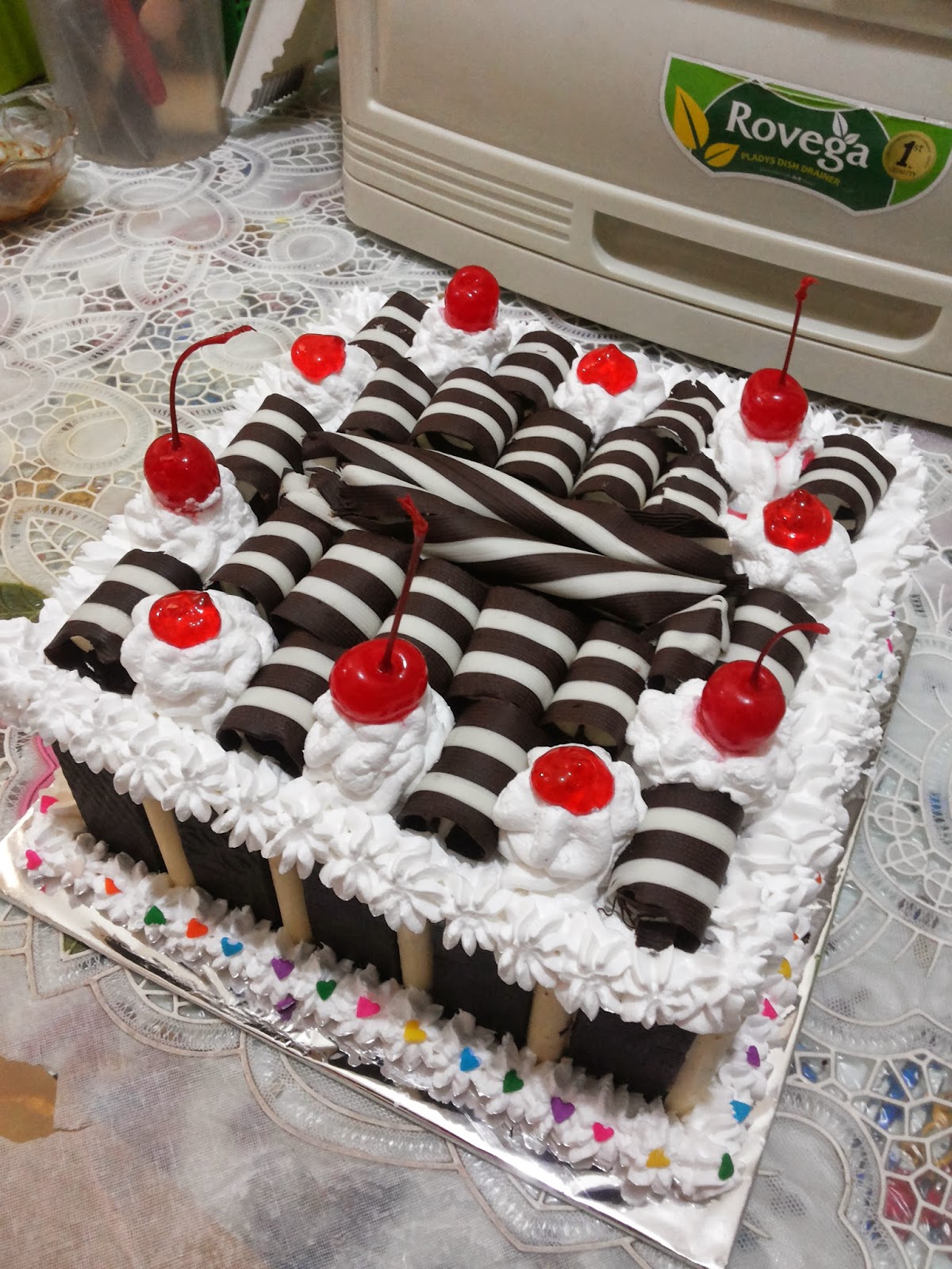 SAGITARIUS CAKE SHOP: BLACKFOREST ZEBRA KOTAK 20X20