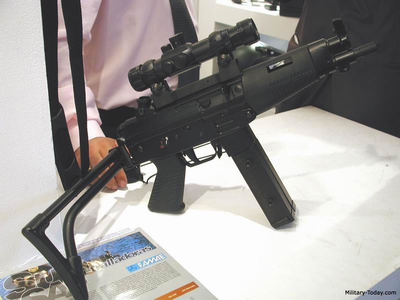 Defensa y Armas: Subfusil FAMAE SAF (Chile)