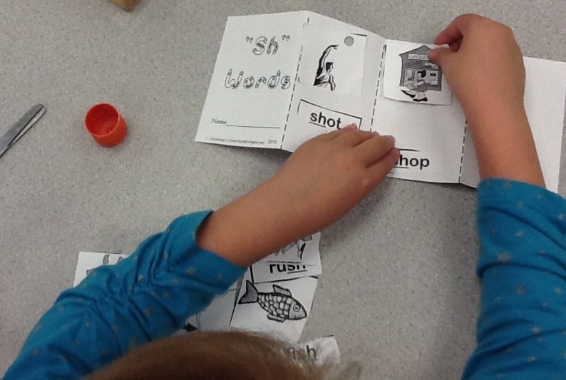 Christina's Kinder Blossoms: Digraph Accordion Books and Other Freebies