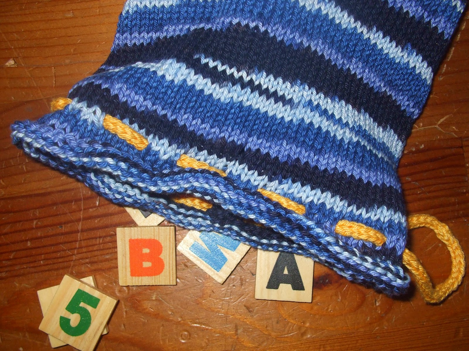 Farbenformerin: Buchstaben-Sack