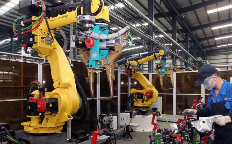 Foxconn replaces 60,000 factory workers with robots | NextBigFuture.com