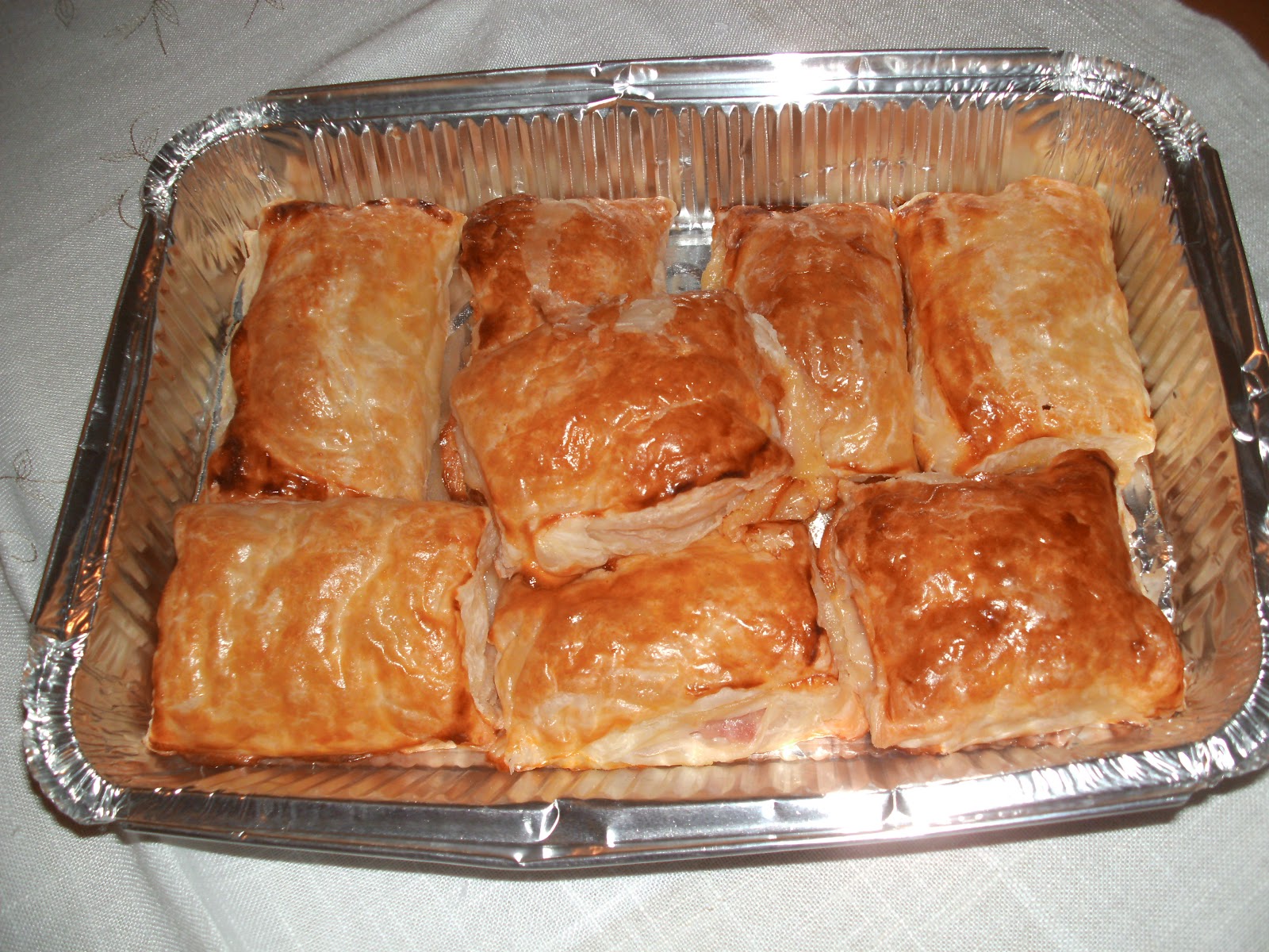 BOLA SALGADA, FOLHADO QUEIJO E FIAMBRE - Doçuras da Beta