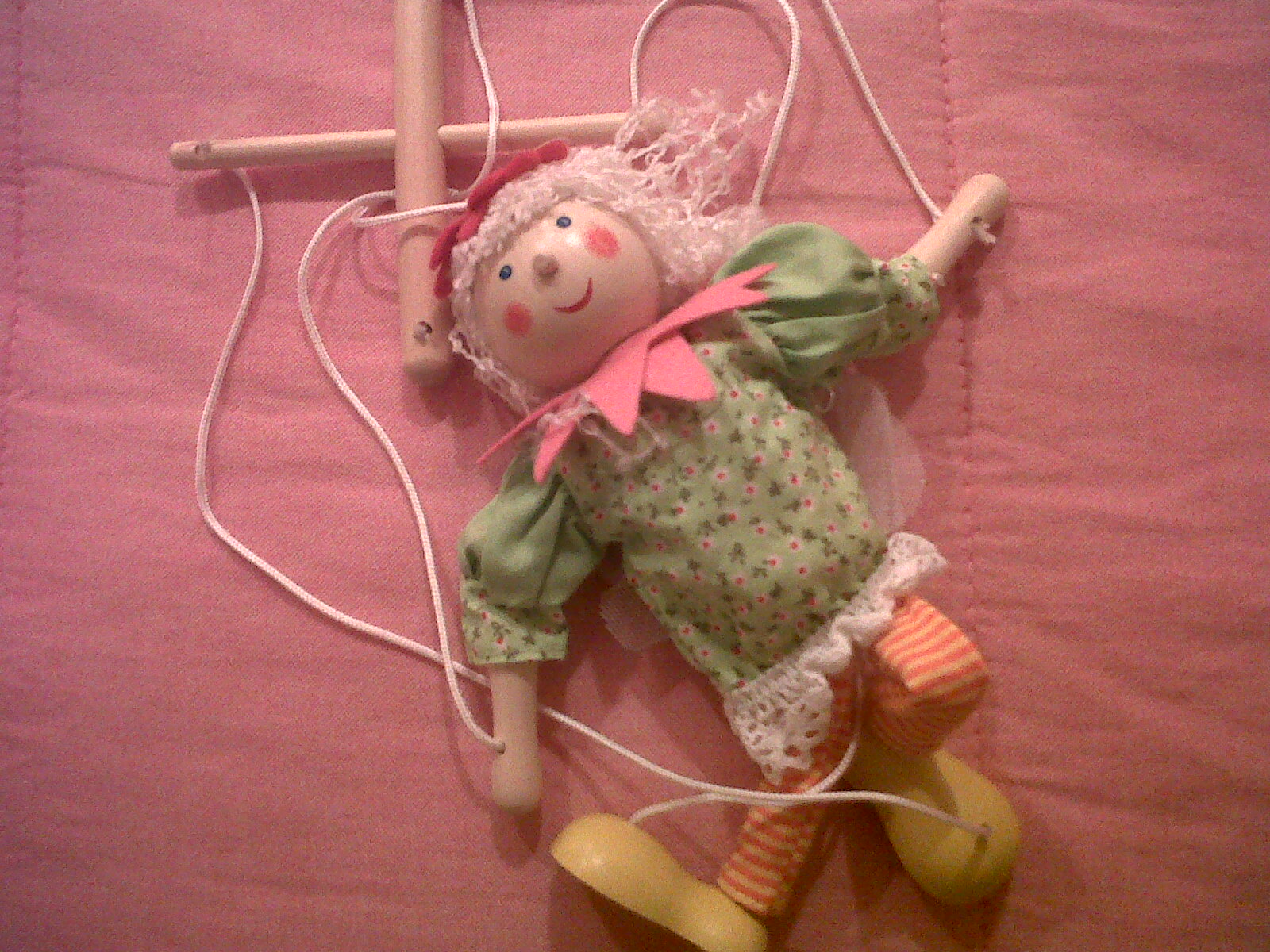 BETWEEN SHADOWS AND REFLECTIONS: UNA MARIONETA ...