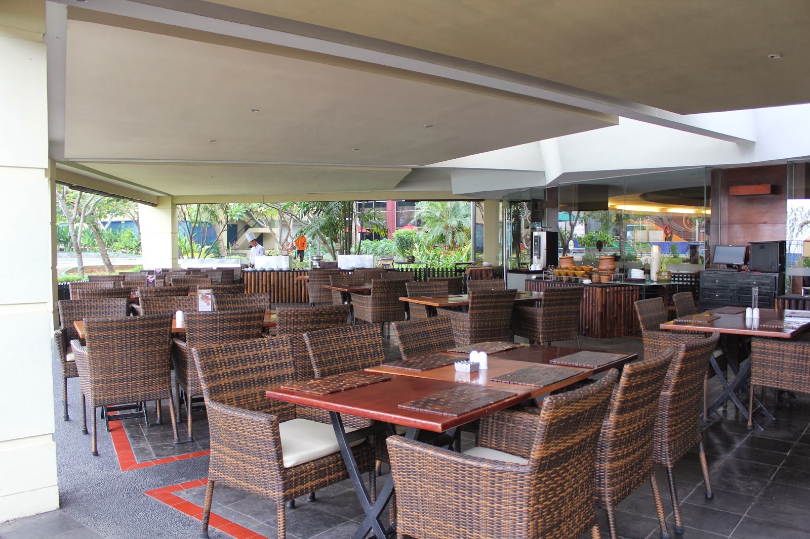 Stay, Stray, Play and Feast: Mercure Hotel Ancol Jakarta Indonesia Series 1