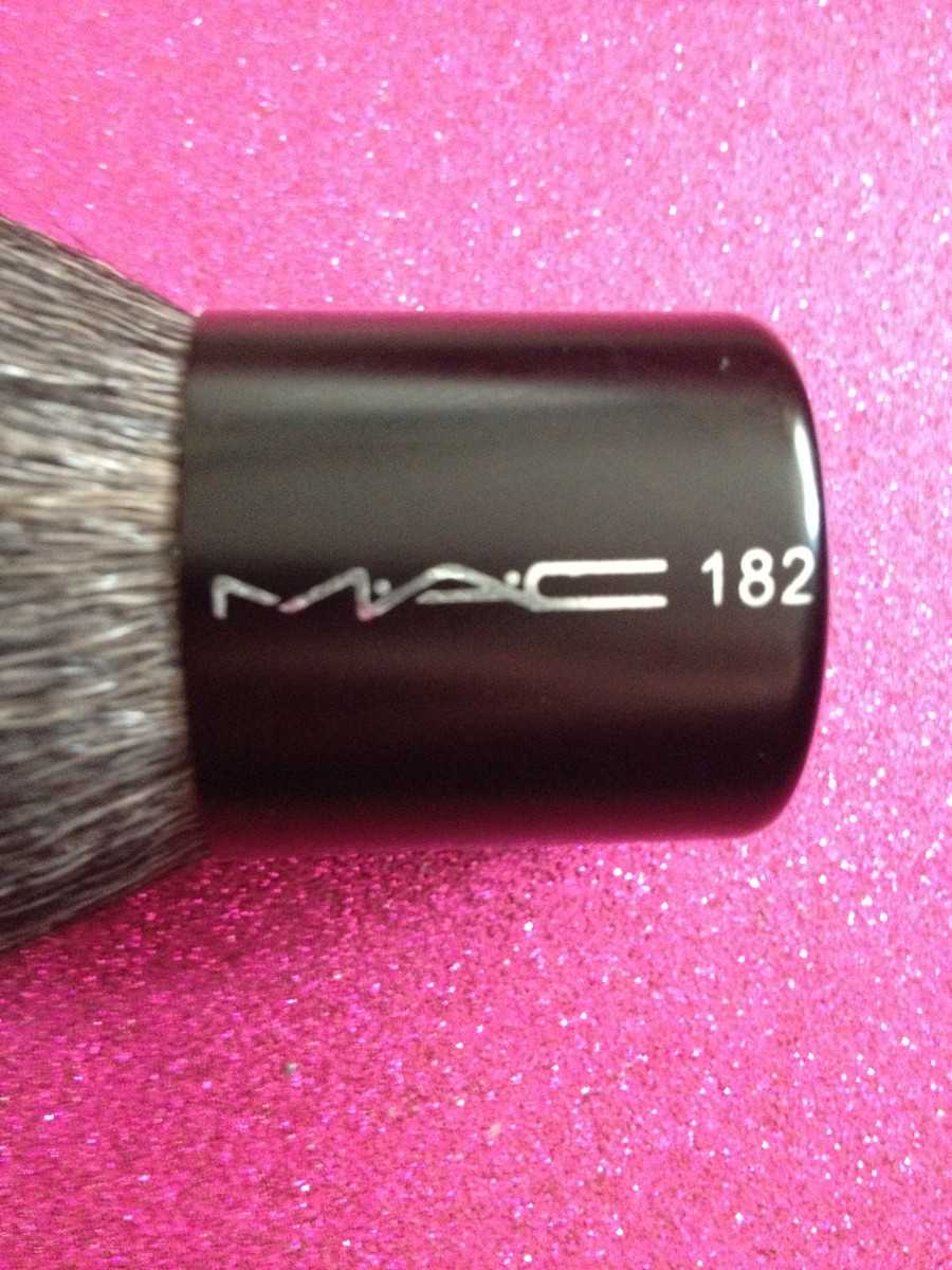 Describing Beauty: Review; Fake MAC 182 Buffer Brush