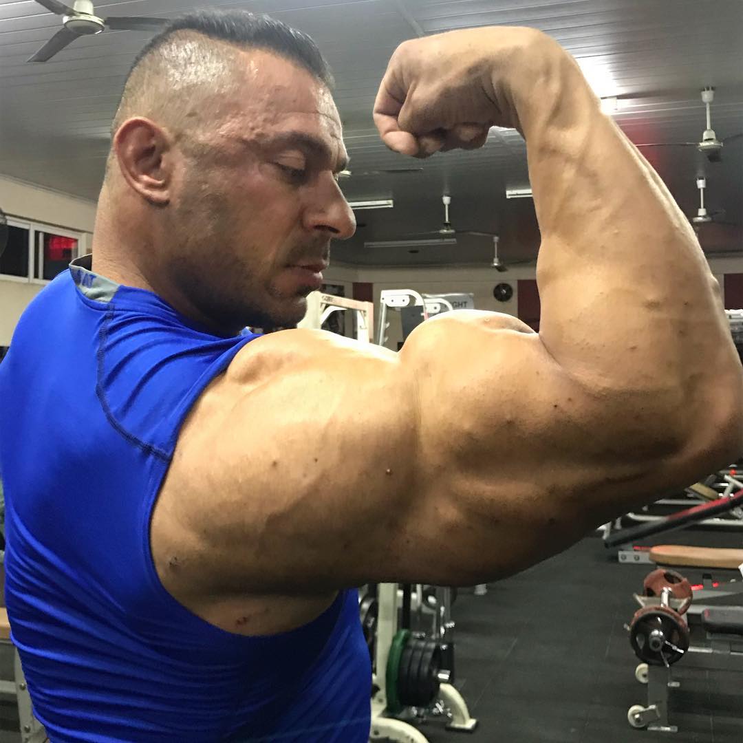 Muscle Lover: Turkish-Cypriot bodybuilder Murat Senyigit (2)
