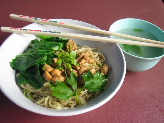 Mie Ayam Grobakan Cafe "GARUDA": Mie Ayam Grobakan Bebas Kimia dan Pengawet