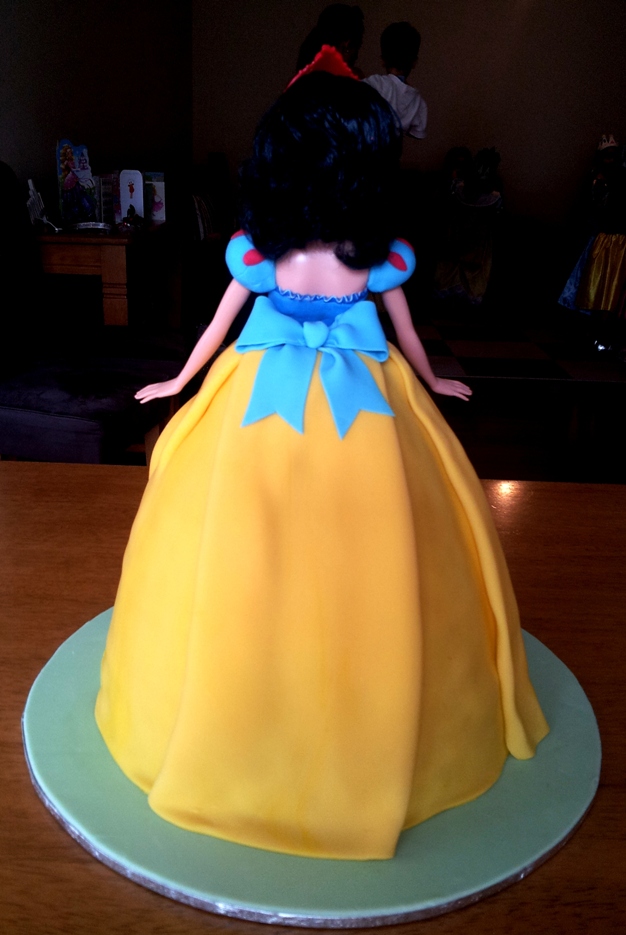 Sugary Flower: Snow White Princess Cake