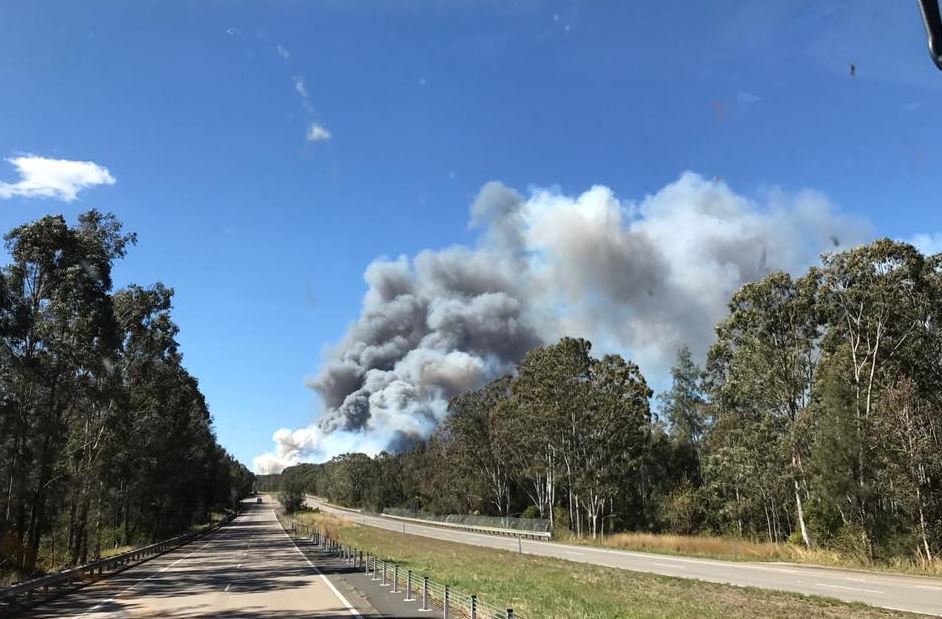 Bush fire closes Pacific Highway - 2NURFM