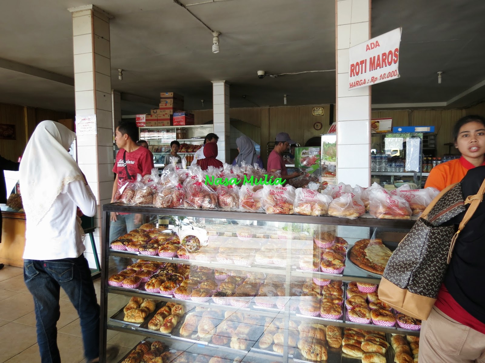 warna warni hidupku..............: JJCM Makassar: Kedai Roti & Kuih Maros