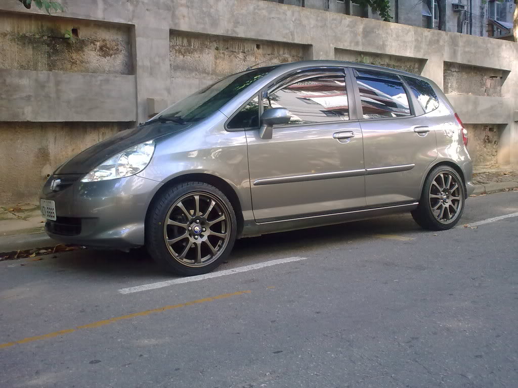 Honda Fit com rodas 17" - Rebaixados e Tunados