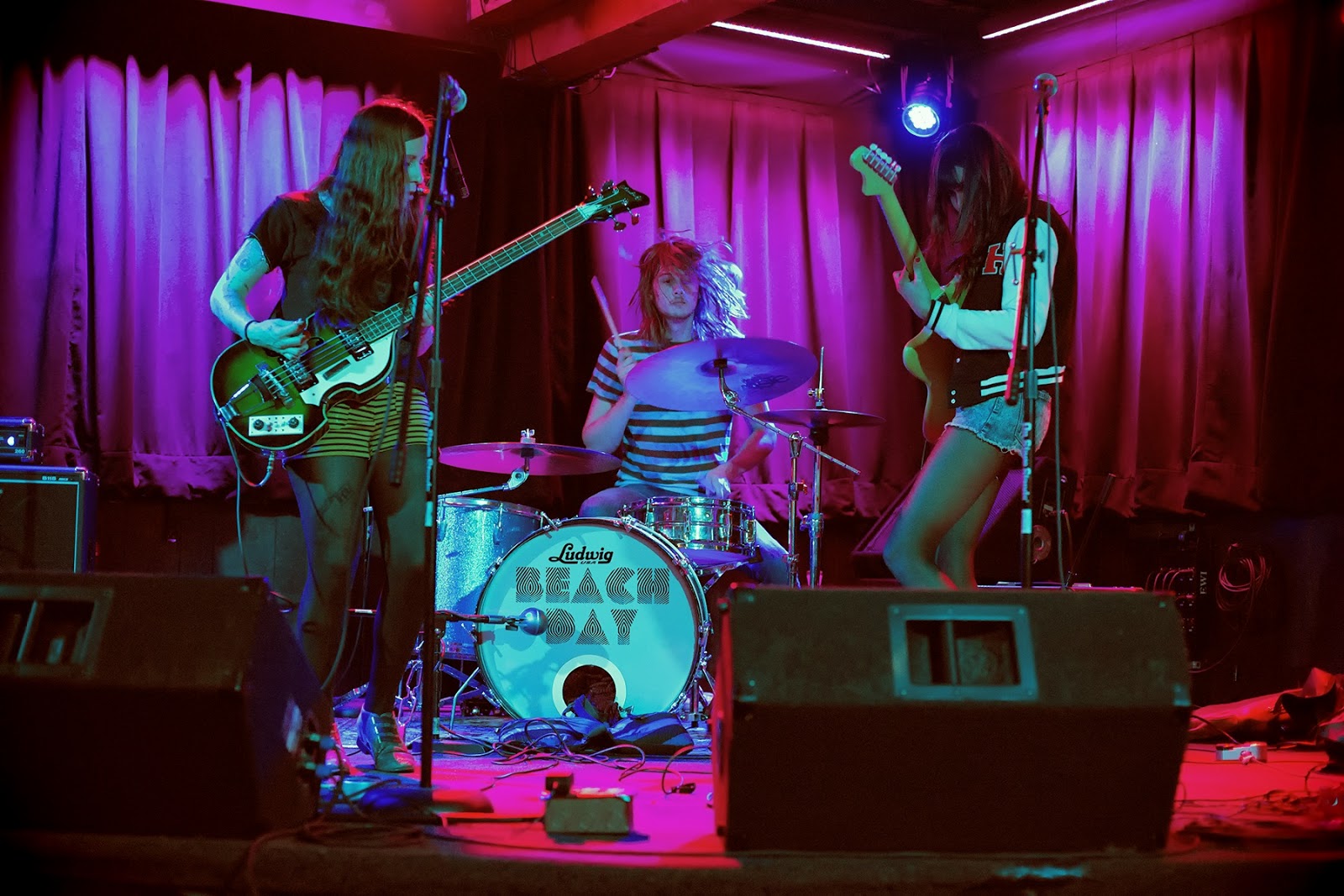 PHOTOS: BEACH DAY @ THE SUNSET TAVERN, SEATTLE, WA. 4/17/13 ~ Popthomology