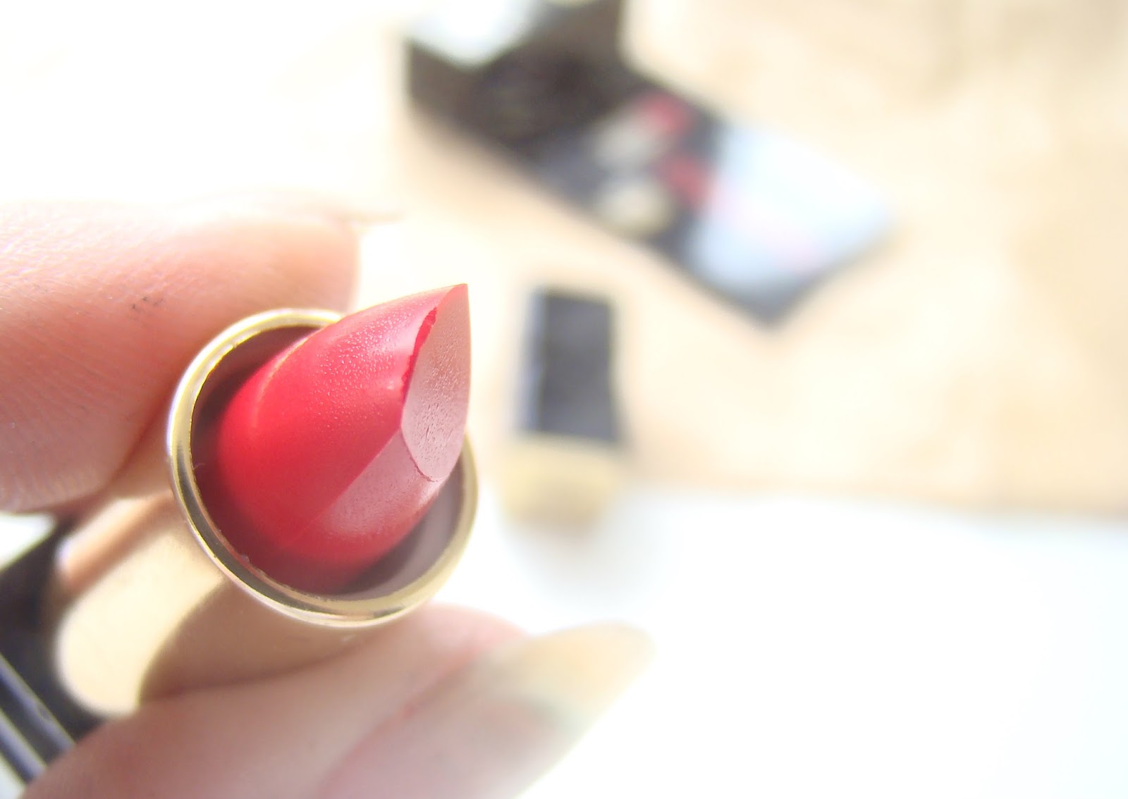 Kiss Kiss n°325 Rouge Kiss de Guerlain / Autour de Cia