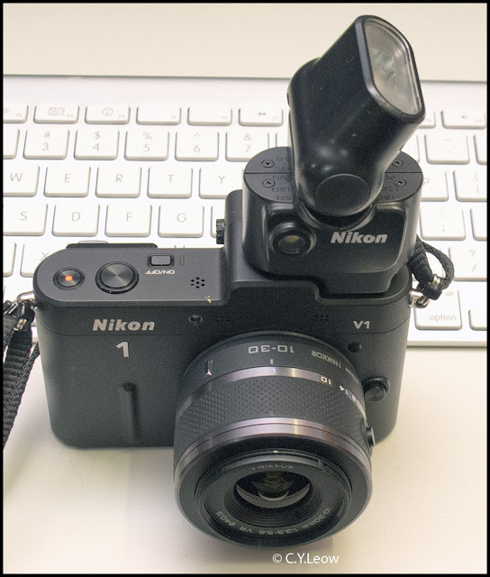 Man Behind Lens: Itsy Bitsy Nikon SB-N5 Speedlight for V1