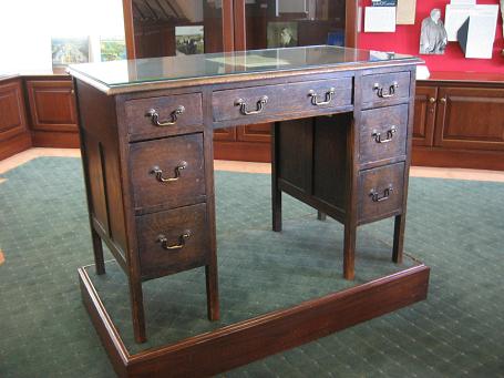 Tolkien and Fantasy: Tolkien's Desks