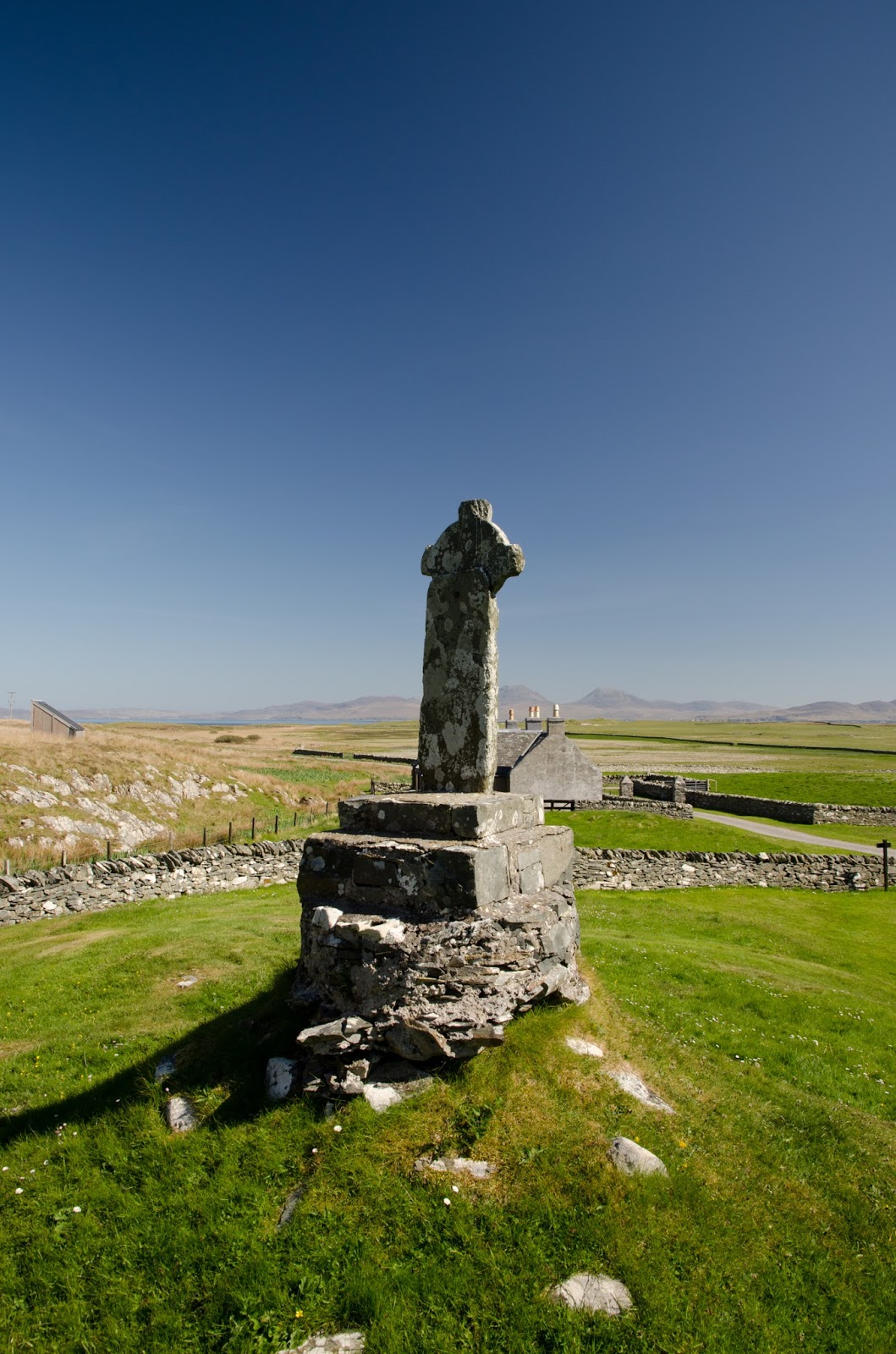 Mountain and Sea Scotland: Oronsay Priory - a place of peace